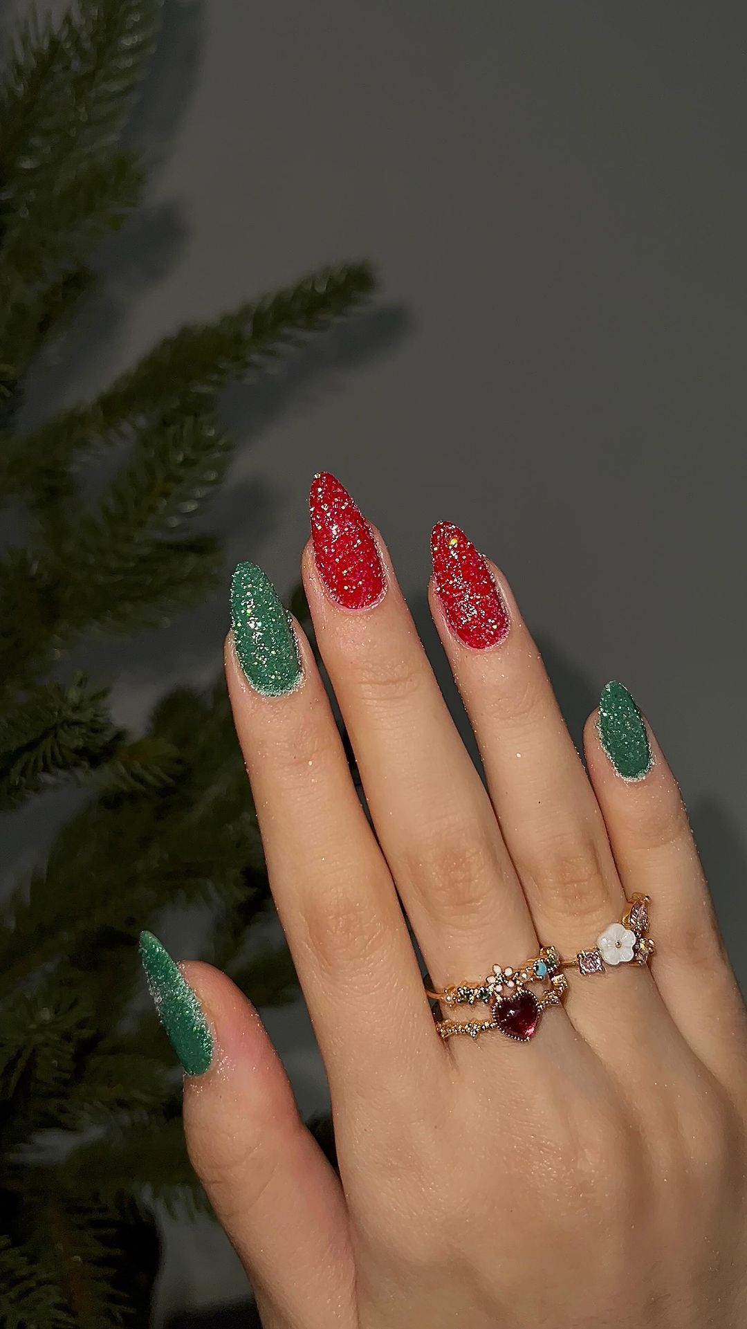 41+ Festive Christmas Nails for a Gorgeous Holiday Look