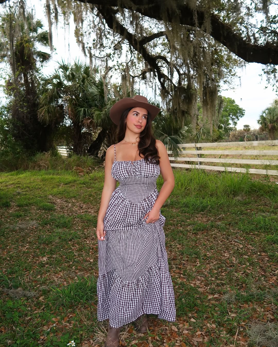 How to Dress for a Vineyard in the Fall: 23+ Fall Winery Outfit Ideas ...