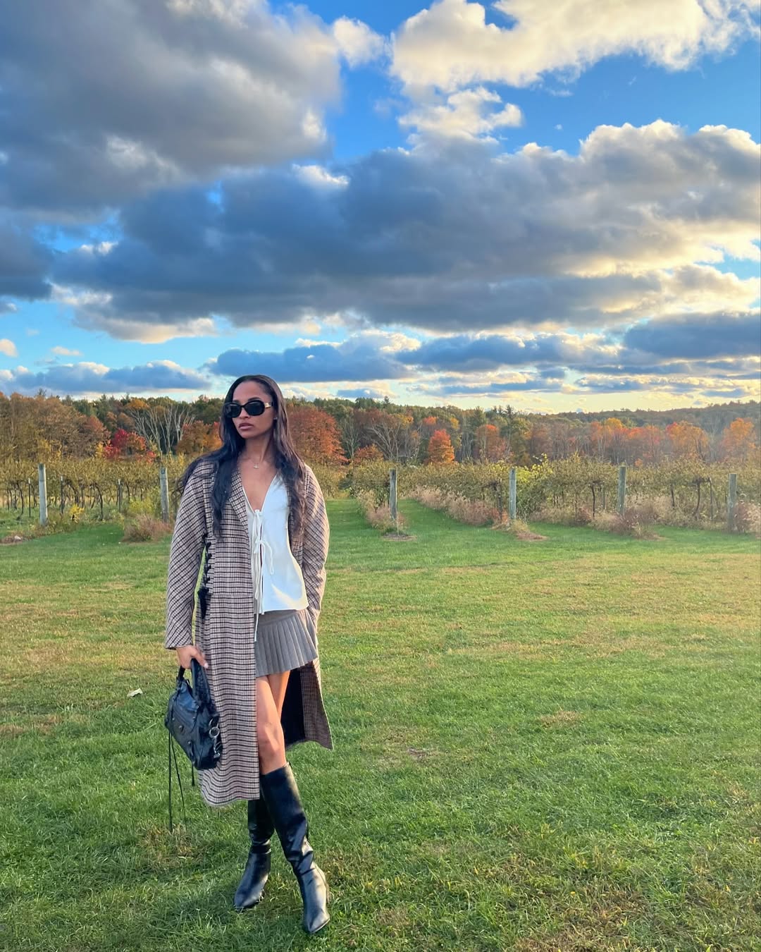 How to Dress for a Vineyard in the Fall: 23+ Fall Winery Outfit Ideas ...
